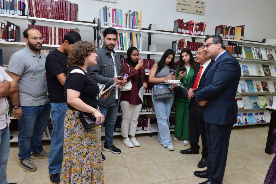 رئيس الجامعة يلتقي مندوبي "منبر البترا" - منبر البترا